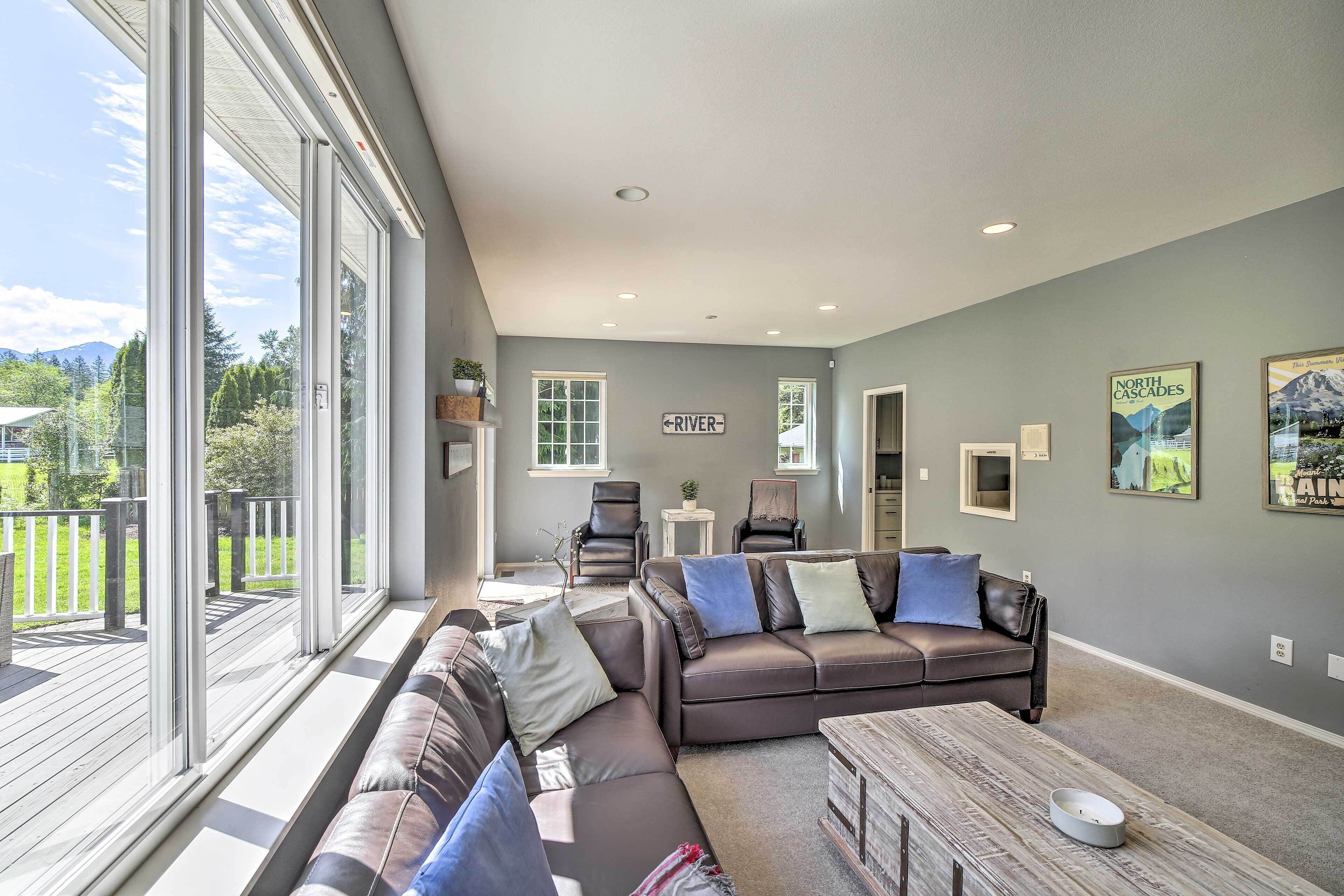 Riverside North Bend Oasis: Stunning Mountain View - RattleSnake Lake, North Bend