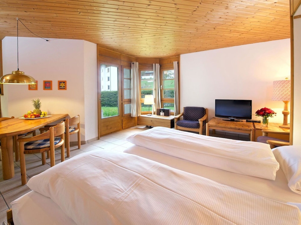Herrliche Wohnung Für 2 Leute Mit Pool, Tv, Balkon, Haustiere Erlaubt Und Parkplatz - Valbella