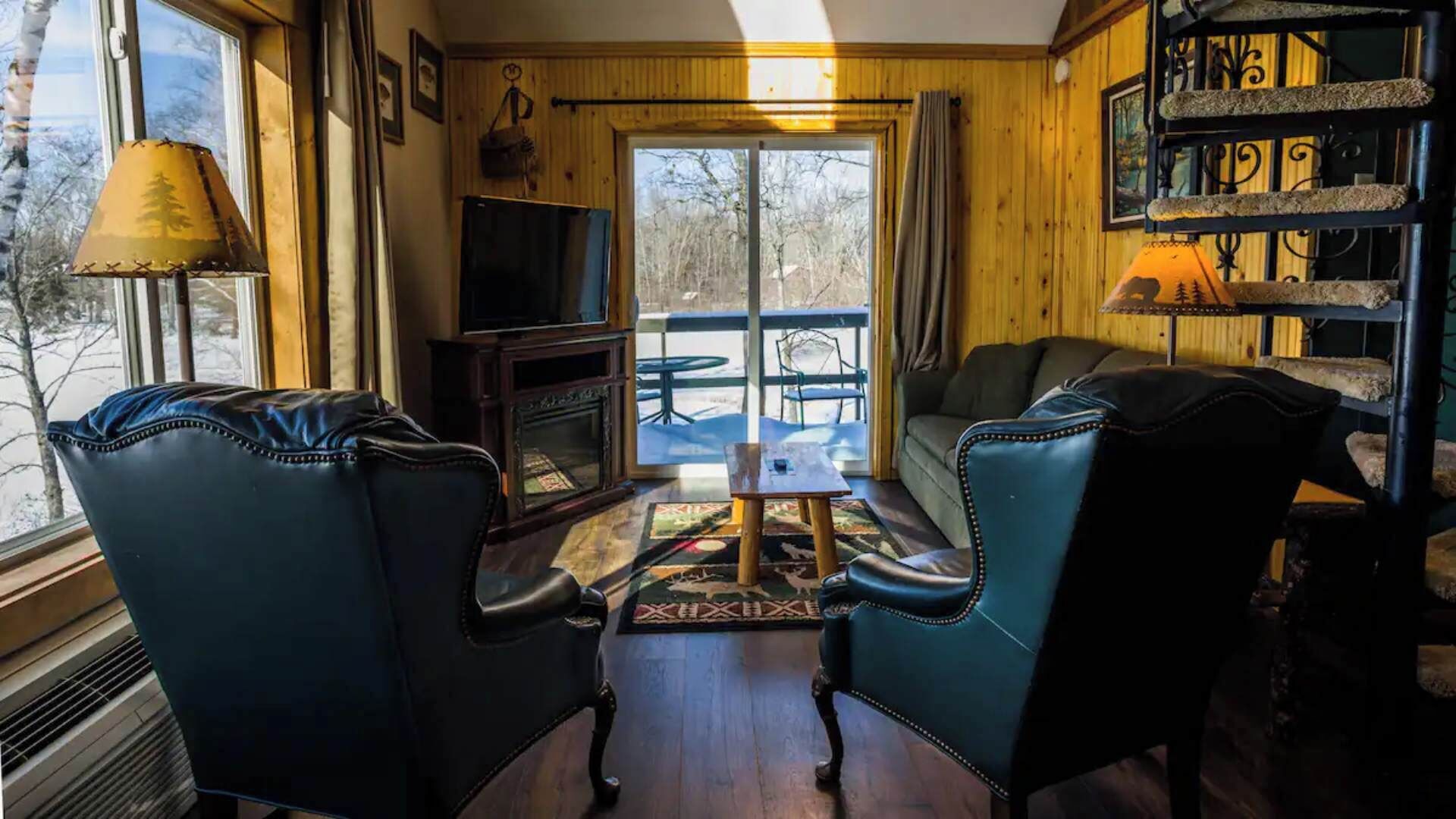 Enjoy Your Own Private Deck With A Lakeview In Room 20 - The Bay House - Curriers Lakeview Lodge - Rice Lake, WI