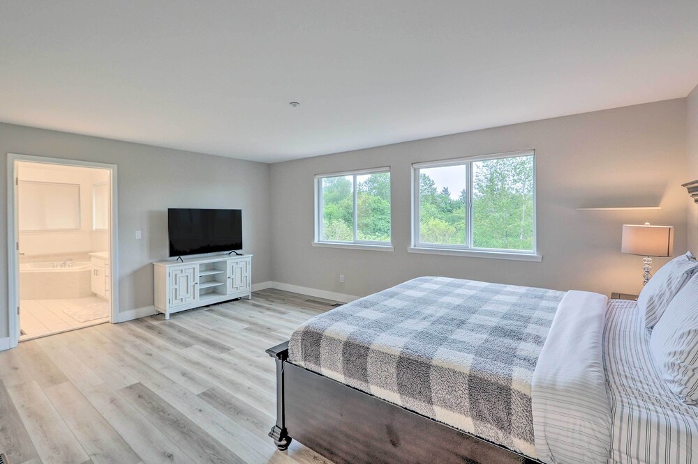 Spacious Kent Home: Great For Large Families! - Kent, WA