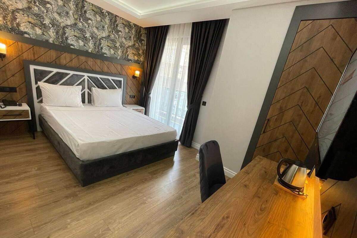 Frigobar, cofres nos quartos, escrivaninha