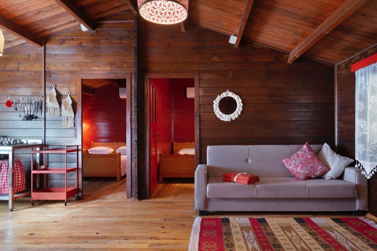 Quarto Familiar | Roupa de alta qualidade, minibar, secretária, Wi-fi grátis