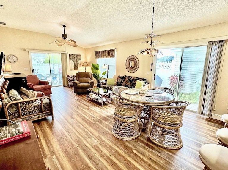 Sun Splashed - 3/2 W/ 2x Golf Carts In The Village Of Amelia - Leesburg, FL