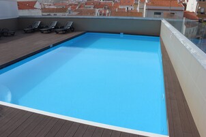 Piscina exterior sazonal, da(s) 10:00 à(s) 19:00, espreguiçadeiras