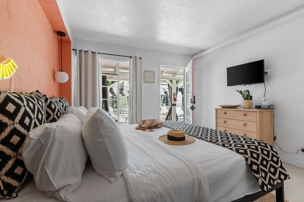 Old Hollywood Designer Glam Hotel In Downtown Ps! - Palm Springs