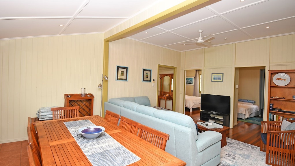 Torquay Treasure - Located In Beautiful Hervey Bay Less Than 100m Walk To The Beach - Hervey Bay