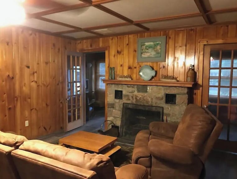 Portage Lake Cottage With An Up North Feel - Chelsea, MI