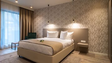 Apartamento Standard, 1 cama queen-size e sofá-cama | 1 quarto, cofre no quarto, secretária