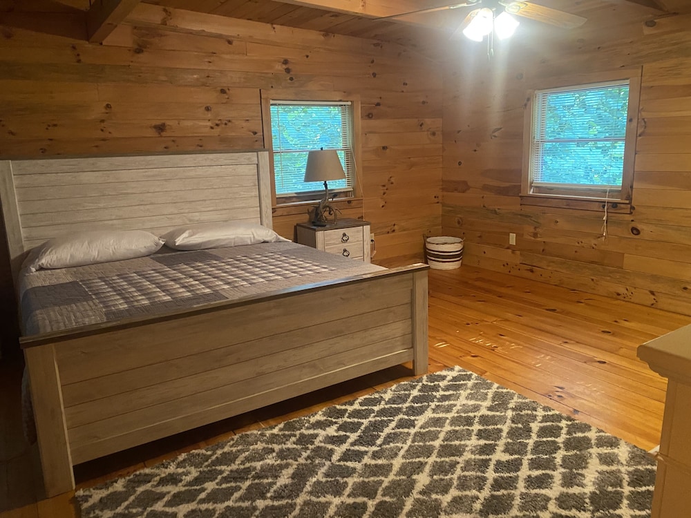 Private Spring Getaway! Pet Friendly! - Roan Mountain, TN