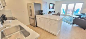 Apartamento, 1 cama King e sofá-cama, acesso à piscina, vista para a praia | Parte interna