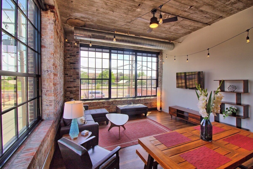 Gorgeous Ultramodern 2br Corner Loft + Workspace - St. Louis, MO