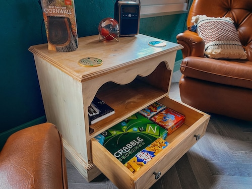 Whimsical Wagon With Huge Outdoor Bathtub - Helston