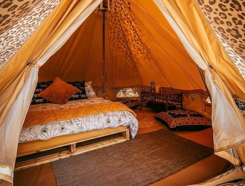 ‘Blackthorn Pitch’ - Adults Only Camping Retreat - Lizard