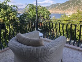 Quarto Triplo Superior, vista para o mar | Vista da varanda