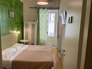 Quarto Duplo Standard, casa de banho anexa, vista para o pátio (Verdiana) | Interior