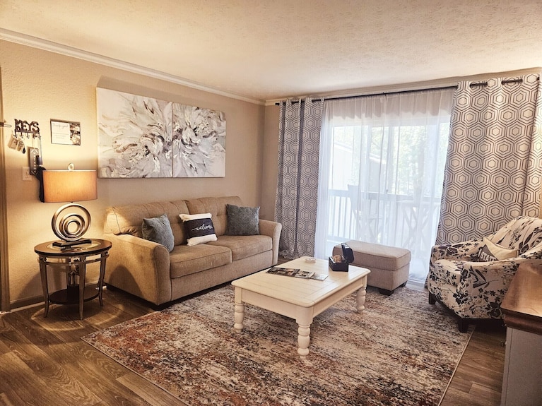 Spacious2br-2bth/5 Min Walk -Truist Park/free Prkg - Marietta