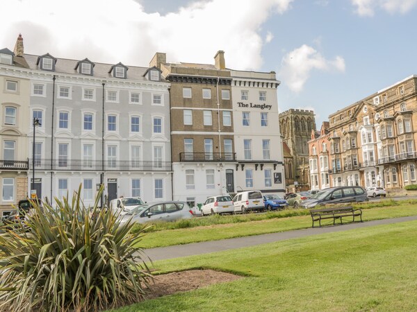 Foxton Penthouse - Whitby