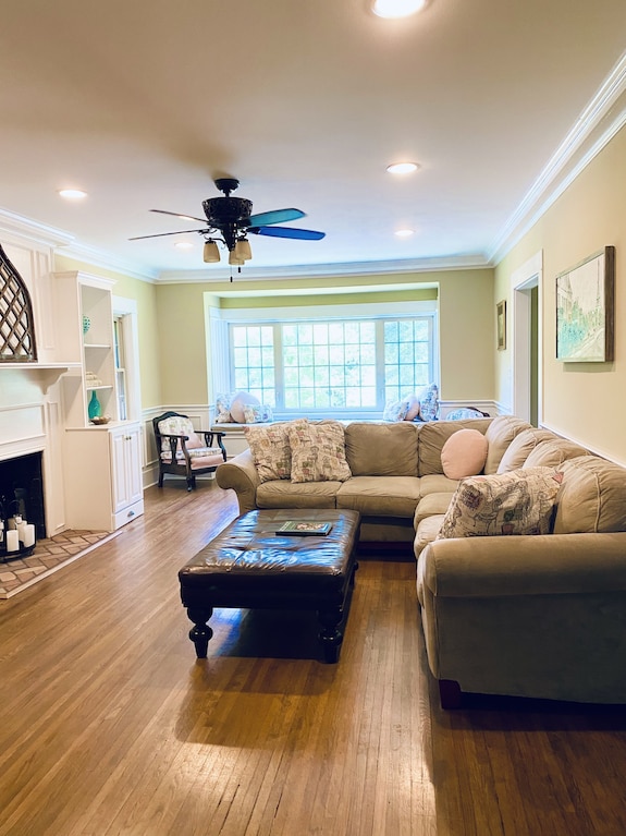 7th Ave Manor, Remodeled 1930s Manor Just Minutes From Historic Downtown Laurel - Laurel, MS