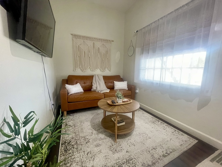 Hidden Gem- 5 Miles From Siesta Key Beach!prime Location In Sarasota! - Lakewood Ranch, FL