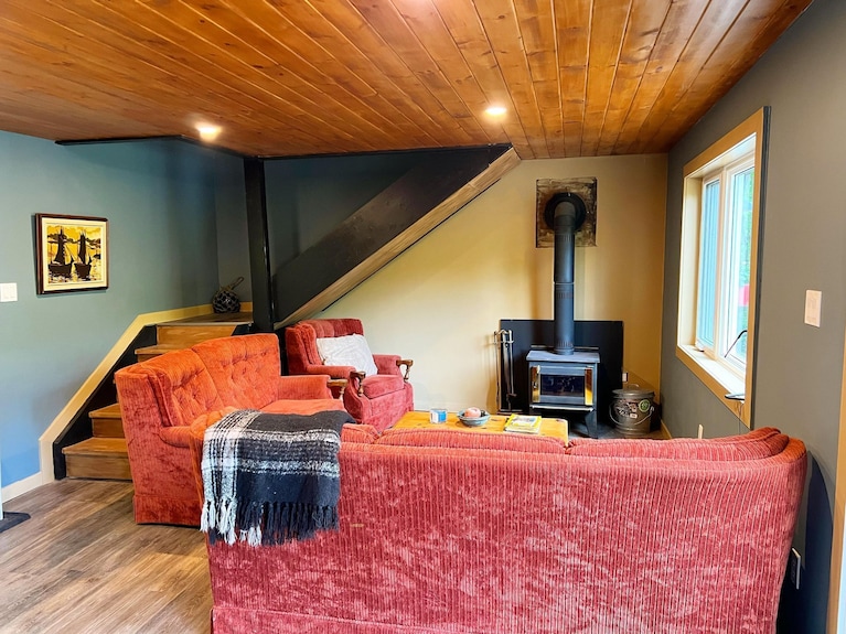 Beautiful 1-bedroom Cottage On Shawanaga Lake - Ontario