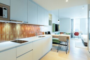 TV LCD 55 polegadas com canais a cabo, TV, Netflix