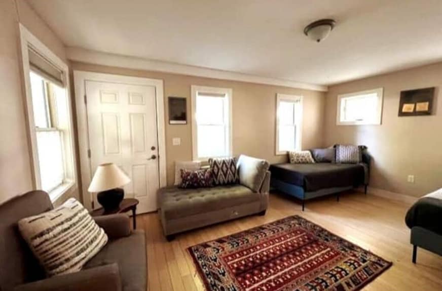 Cottage With Private Garden In Heart Of Downtown- Kid Friendly! - Burlington, VT