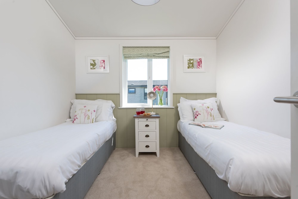 Periwinkle Lodge, 3 Roadford Lake Lodges - Devon