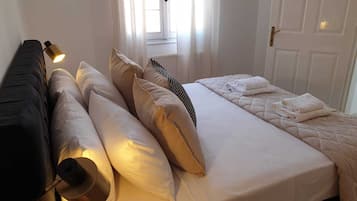 1 quarto, com decoração personalizada, com mobília individualizada