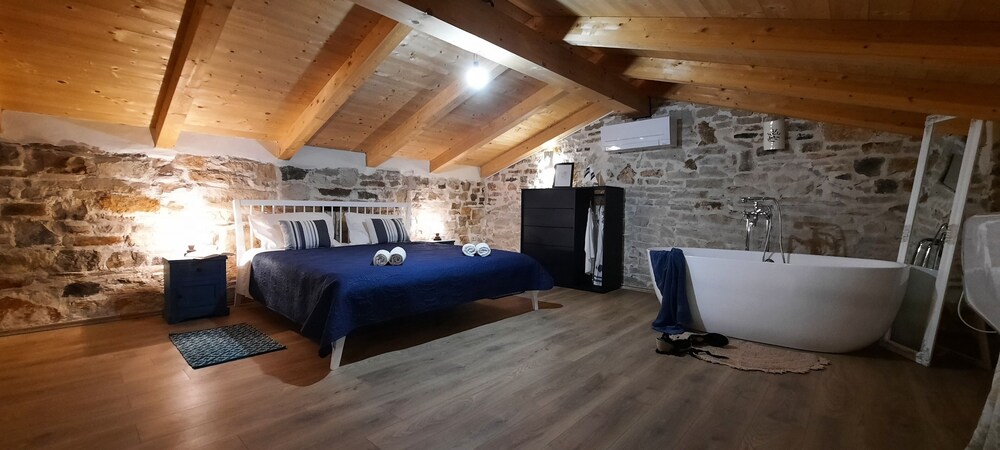 Frühlingangebot/stone House With Whirlpool In The Countryside, Near The Sea - Rakalj