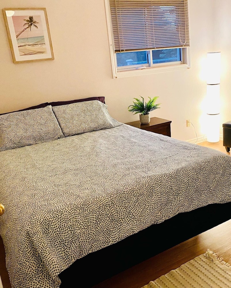 Kingbed,sleeps10+,smrttv,bbq,gym,firetable,fullkitchen. All In Walking Distance. - Goderich