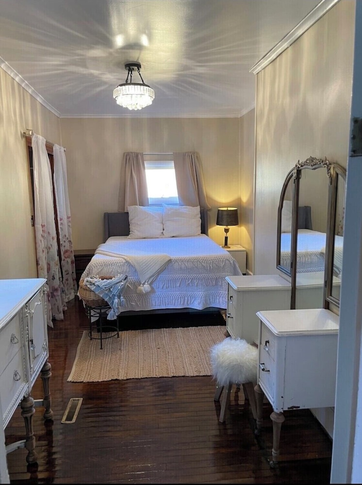 Decatur Dreamer Location! Stunning Property One Block From Seneca Lake Harbor! - Seneca Lake