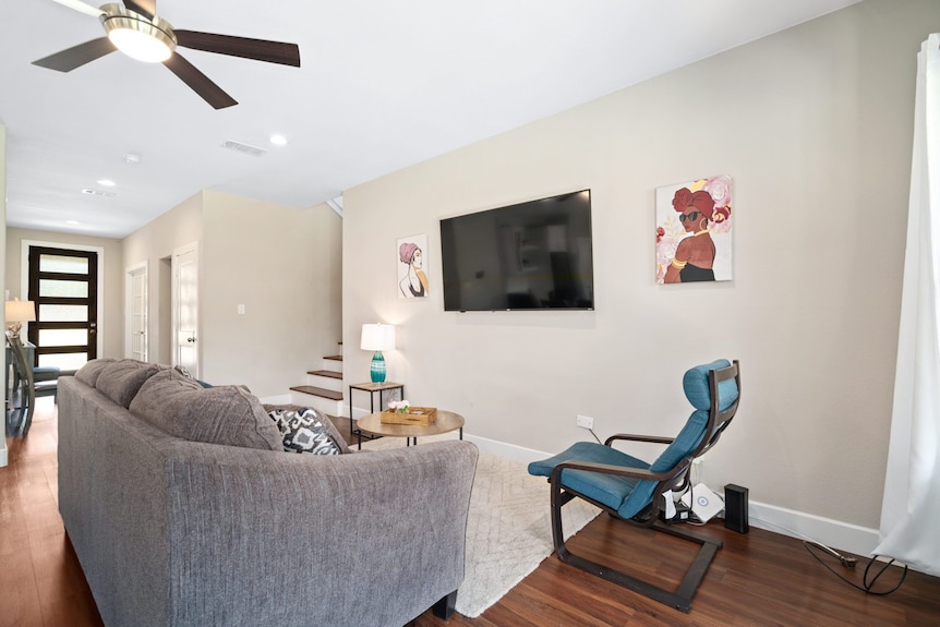 Modern Rustic Farmhouse In The Heart Of Dallas - Dallas, TX