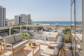 2BR Apartment (Hayarkon #284 St.) | Terraço/pátio interior