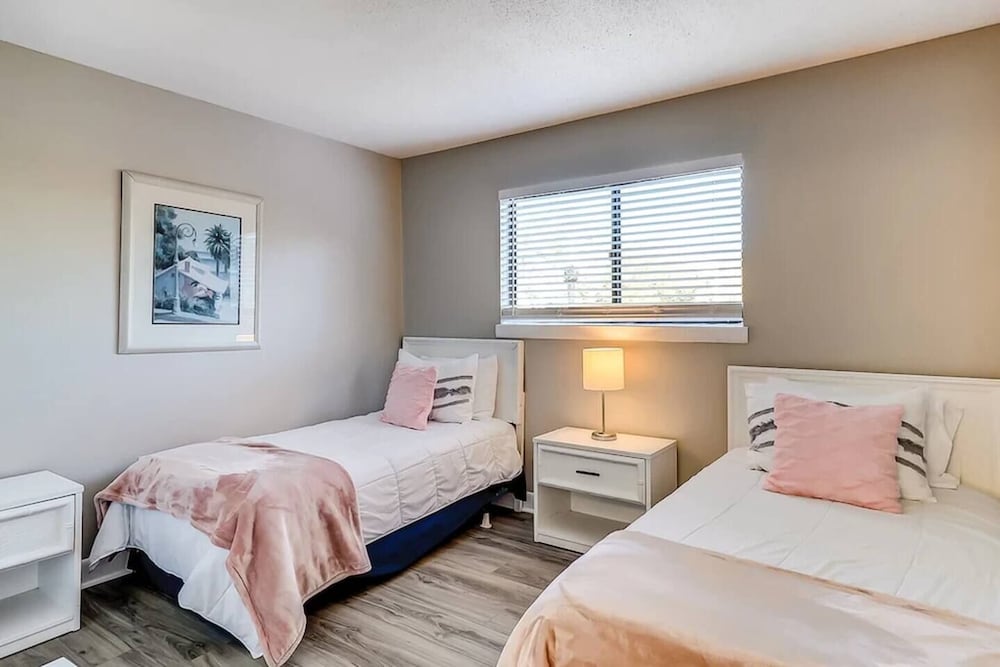 Resort Daze-2 Bedroom, Short Walk To The Beach - Hilton Head Island, SC