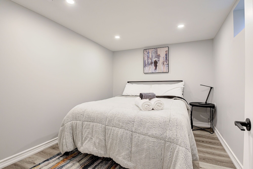 3mins To Downtown Kitchener's Techhub. Cozy 3-bedroom - Kitchener