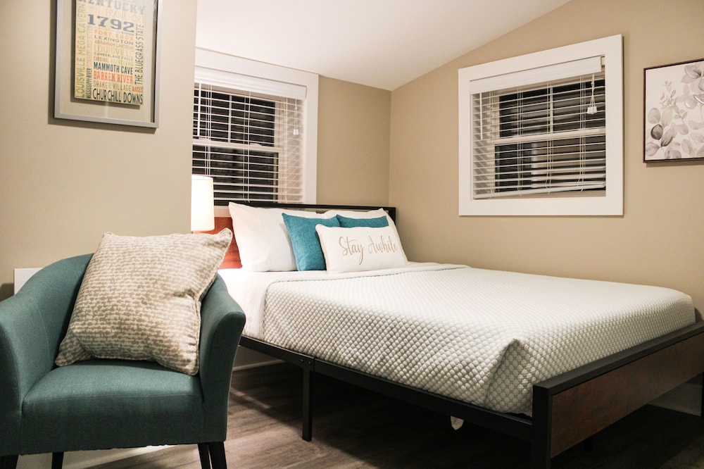 Chic Rustic Loft Minutes From Downtown! Short Walk To Lynn Stadium And Breweries - Louisville, KY
