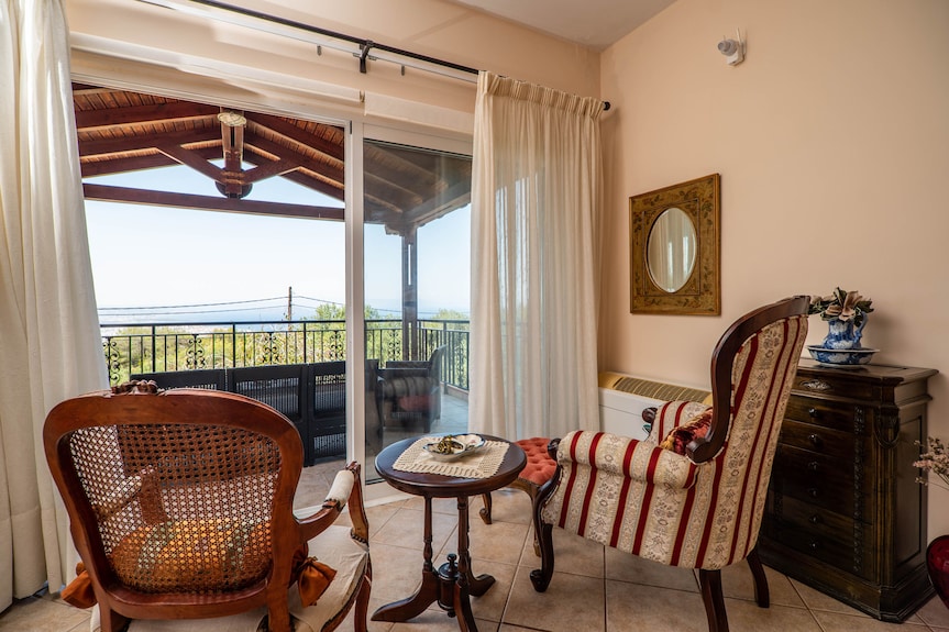 Lovely 3 Bedroom Cottage With Garden & Sea View, 10 Min Drive From Chania Center - Crete