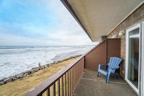 Apartamento em Condomínio Fechado, várias camas (Pacific Sands Resort # 18) | Varanda