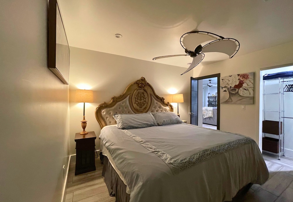 Tempe Downtown House! 3 Blocks To Mill Ave., Enclosed Yard, Bbq, Pet Friendly. - Tempe, AZ