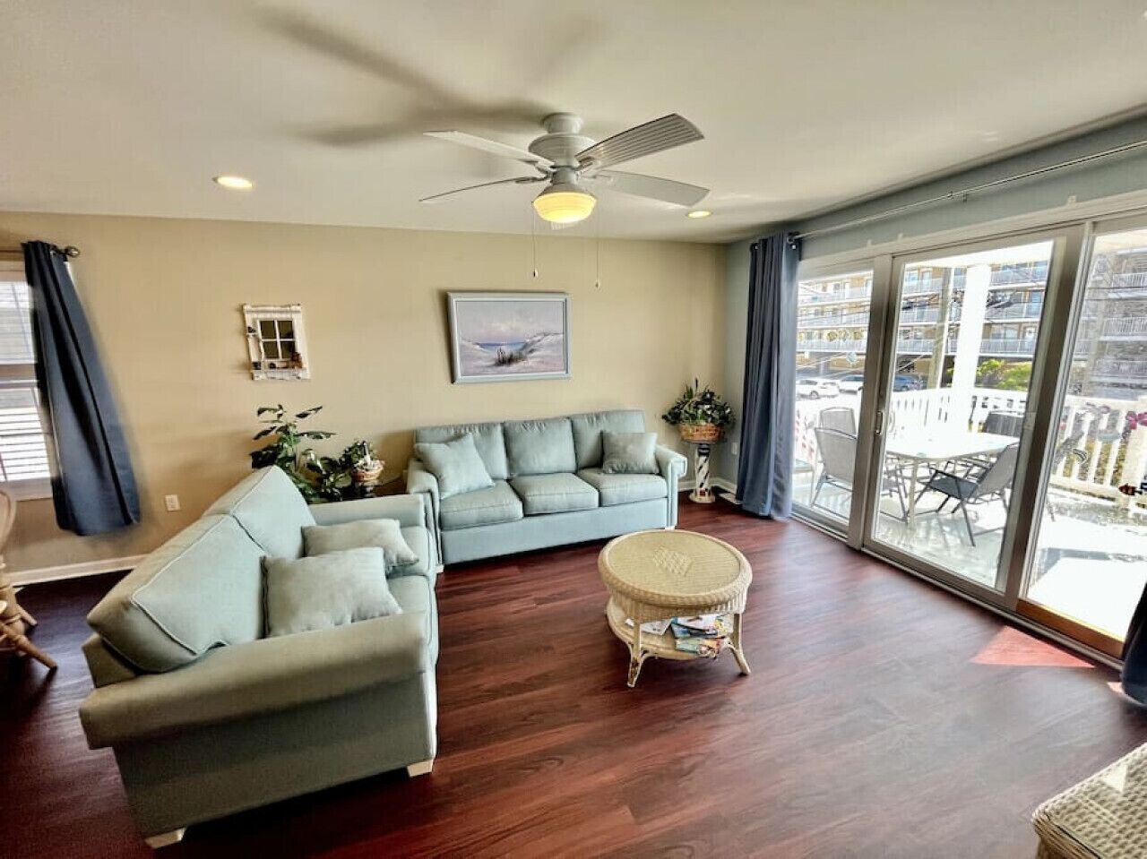 Beach Block Spacious 4 Bedroom, 3 Bath Condo!! Sleeps 10! - Stone Harbor, NJ