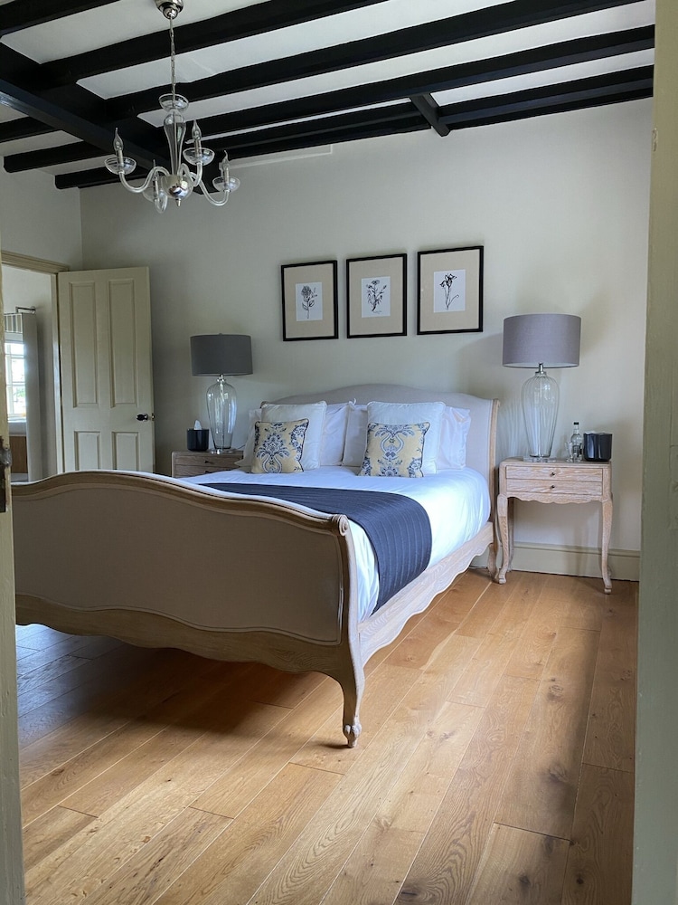 Luxury 5 Bedroom Country Retreat- New Listing - Ledbury