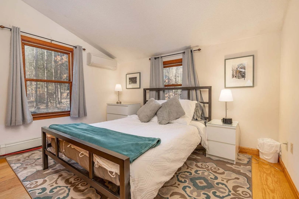Pet-friendly! Hot Tub | Marsh Family Road Retreat - Woodstock, VT
