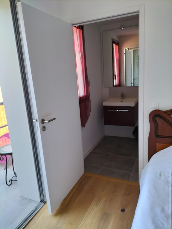 Room 12 M Plus Private Shower Room 4 M Plus Balcony 5 M'a 800 Metres Ocean - 라로셸