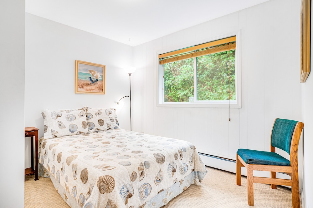 Ocean-view Beach House With Hot Tub & Amazing Views - Tillamook, OR