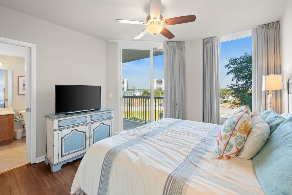 Beachfront Resort Property With Spa, Restaurants, Pools, Courts, And Gyms. - Destin, FL