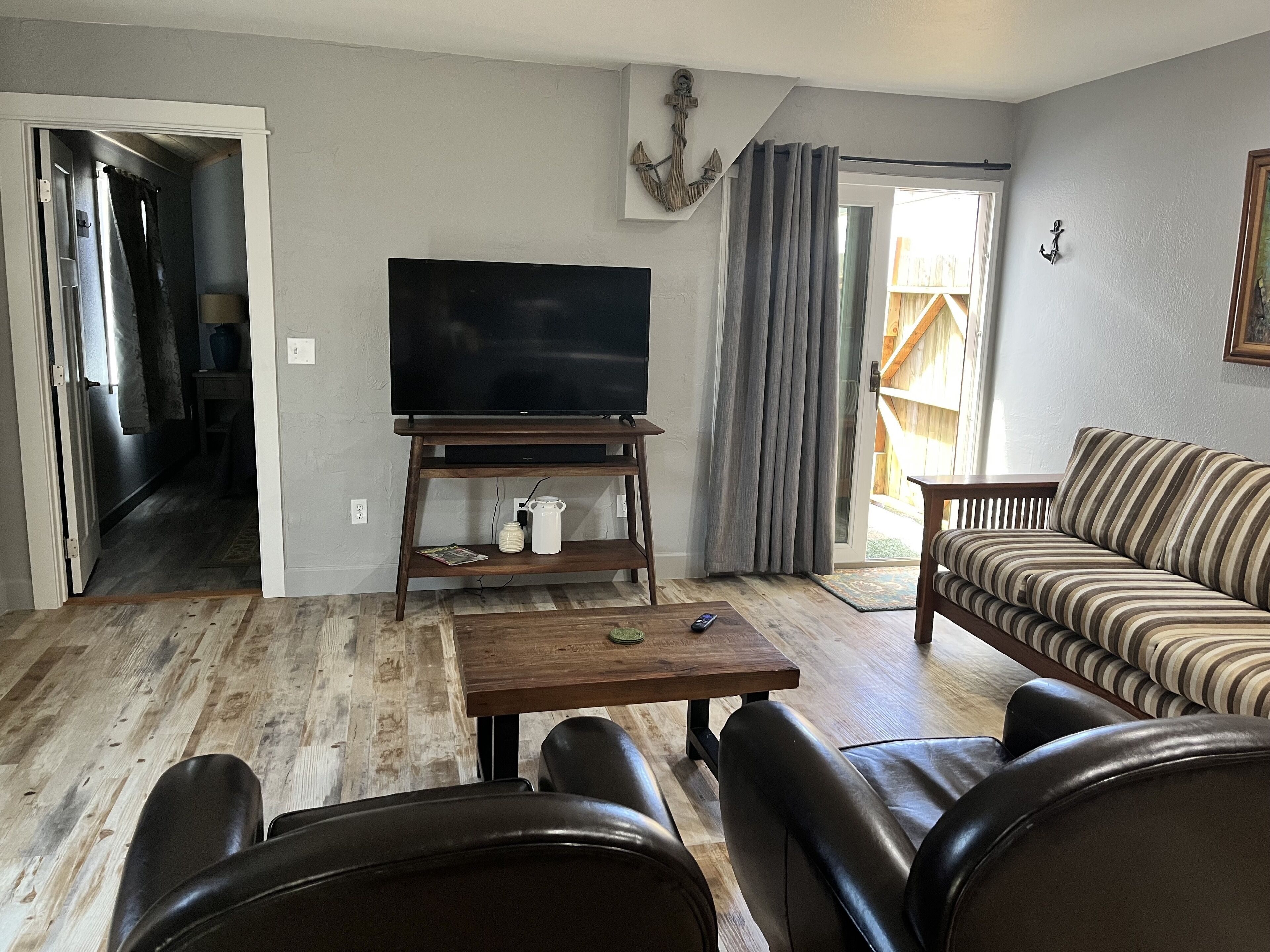 Old Town Cottage In Port Of Siuslaw,  King Bed - Florence, OR