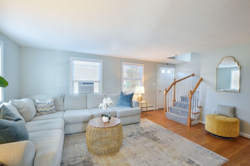 Pet Friendly Cape Cod Home For Your Fall Getaway! Minutes To Golf & Beaches! - Old Silver Beach, MA