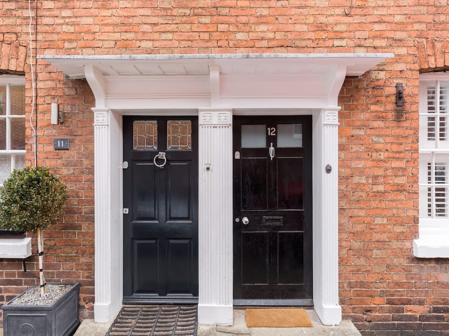 Casa superior, banheiro privativo | Fachada