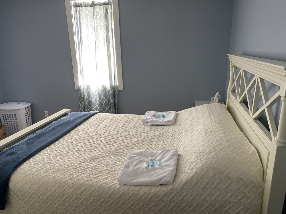 Fully Renovated Bayside Cottage- 4 Blocks From The Bay! - New Jersey