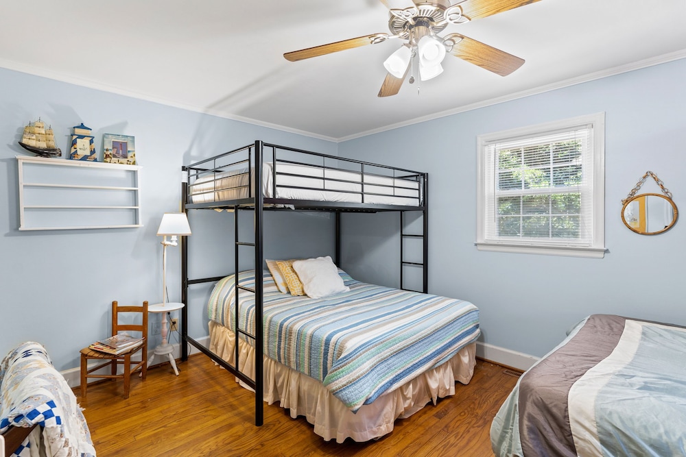 Comfortable, Dog-friendly Home Near The Beach With Deck, Wifi & W/d - Sunset Beach, NC